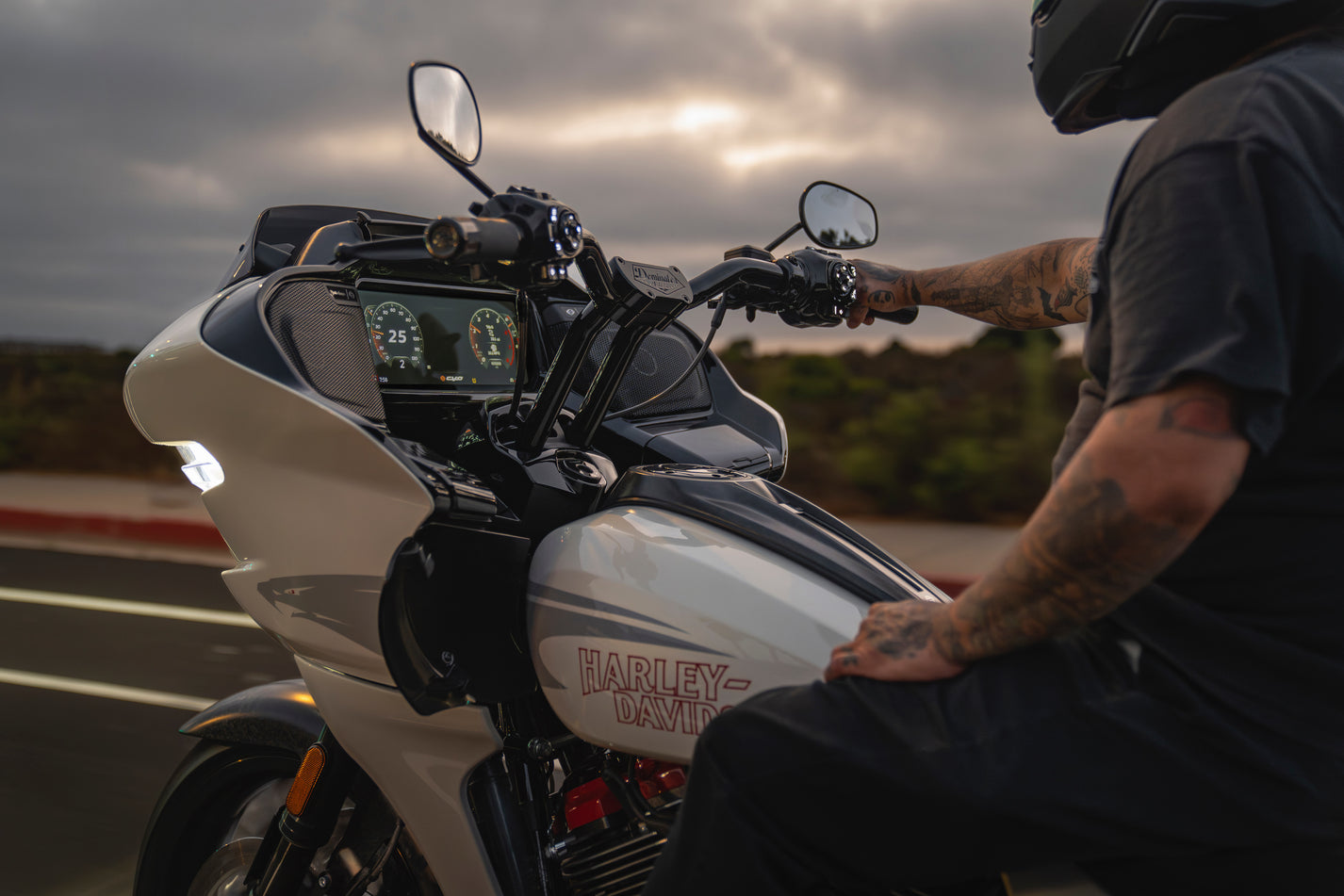 Pullback Riser & 1 1/4" Low Bend Moto Bar Combination for 2023 CVO & 2 ...