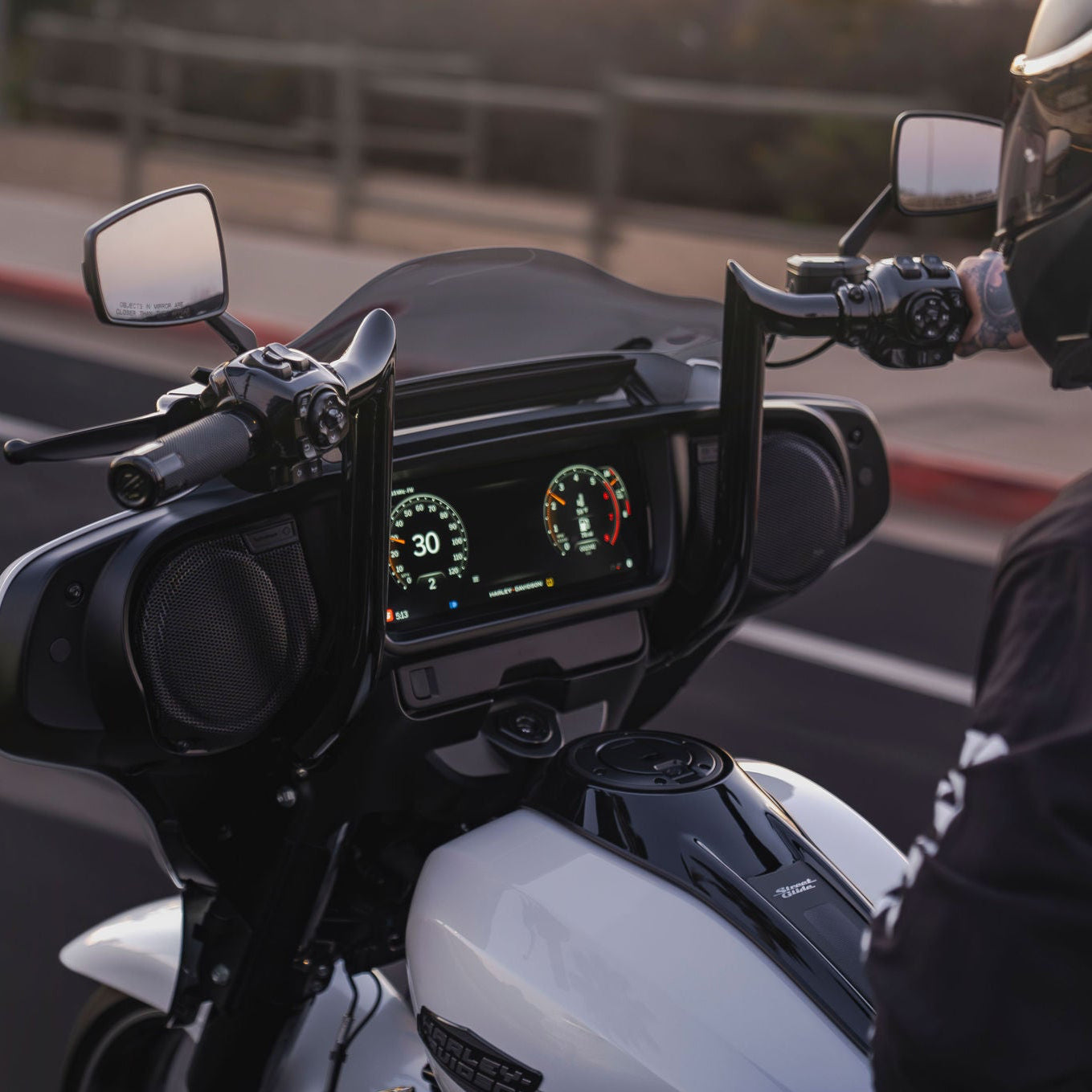 2024-2026 STREET GLIDE ONLY BIG DADDY 1 ½" MEATHOOK APES (Gloss Black ...